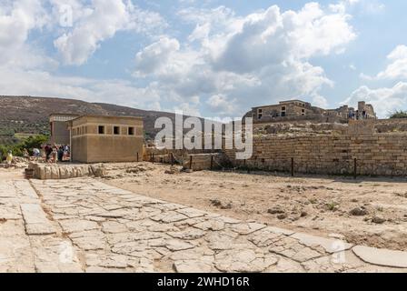 A picture of the North Lustral Basin at the Knossos Palace Stock Photo ...
