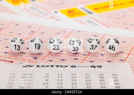 Lotto balls lying on a completed lottery ticket, LOTTO 6aus49, receipt ...