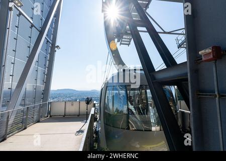 An Aerial Tram stopped at the upper station of the Portland Aerial Tram ...