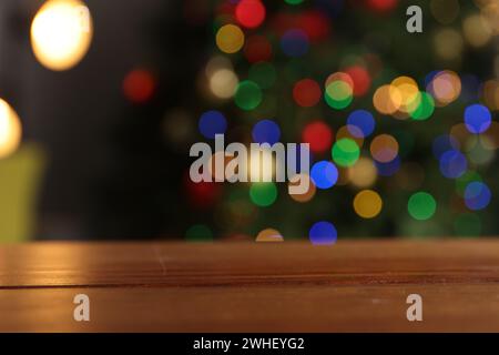 Empty wooden table against blurred room with Christmas tree, bokeh ...