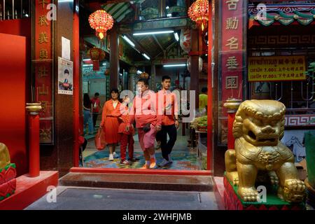 At Sanjao Kuan Teh (Kuan Teh Old Temple) in Chinatown, Bangkok ...