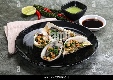 Open half oysters with green onion and peanut Stock Photo - Alamy