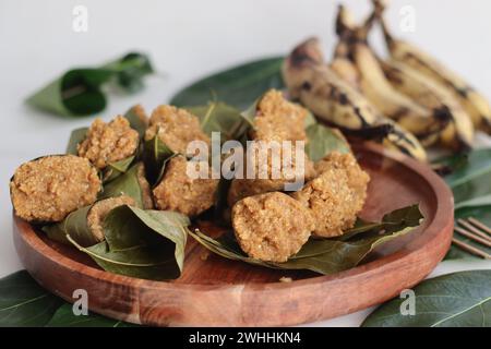Plantain Dumplings or Ethakka Kumbilappam. A variation of Jack Fruit ...