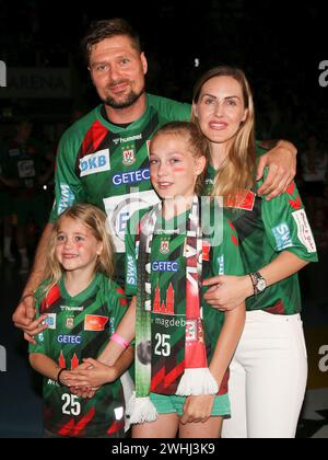 Marko Bezjak SC Magdeburg with daughters Lina and Leni at his farewell ...