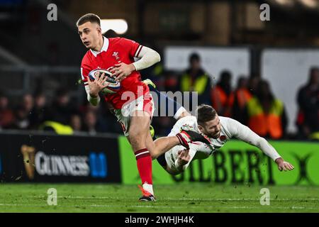 Cameron Winnett of Wales evades the tackle of Henry Slade of England ...