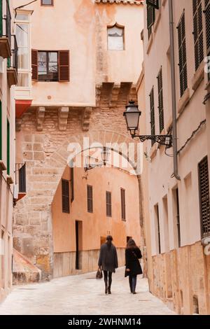 Arco de la Almudaina ,puerta de origen romano transformada por los ...