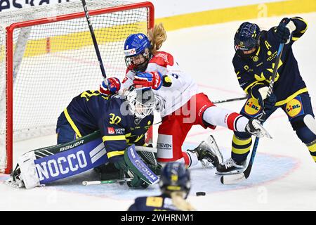 Goalkeeper Emma Soderberg (SWE) in action during the ice hockey IIHF ...