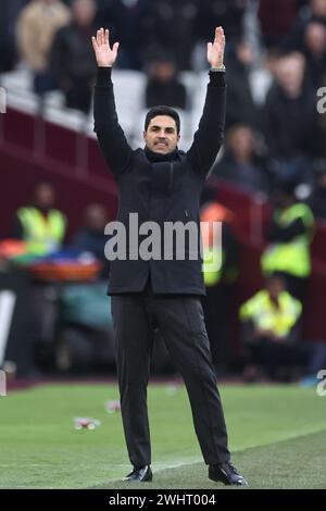 Mikel Arteta manager of Arsenal reacts during the Premier League match ...