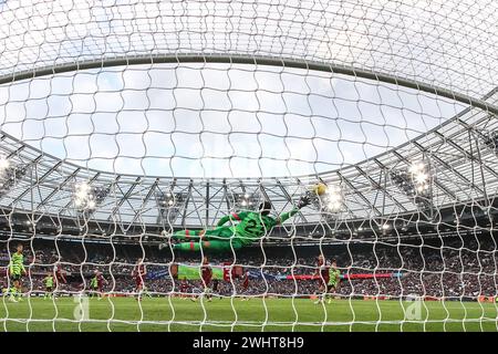 Declan Rice of Arsenal celebrates his goal to make it 0-2 during the ...