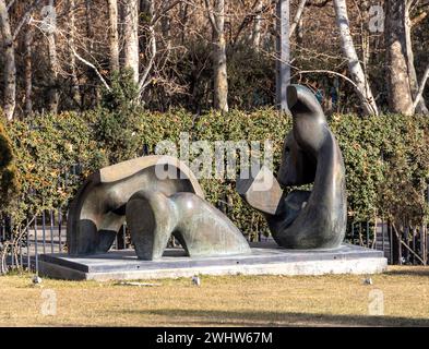 The Three Piece Reclining Figure: Draped sculpture by Henry Moore ...