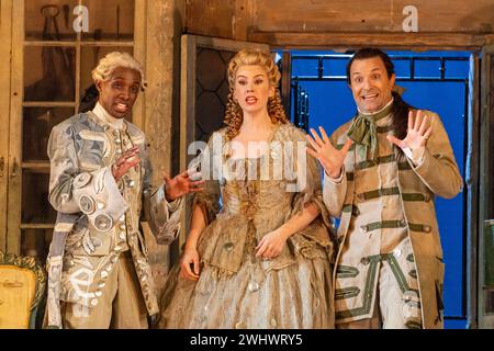 l-r: Innocent Masuku (Count Almaviva), Charles Rice (Figaro) in THE ...