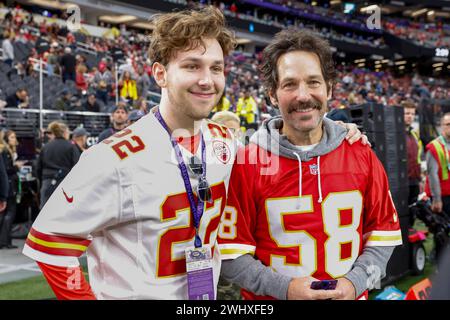 Paul Rudd on the sideline before the Kansas City Chiefs take on the San ...