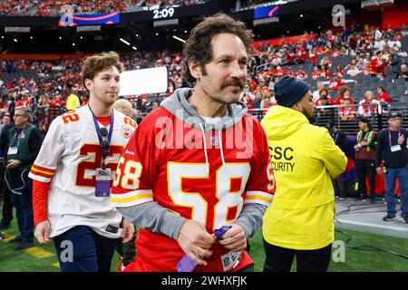 Paul Rudd on the sideline before the Kansas City Chiefs take on the San ...