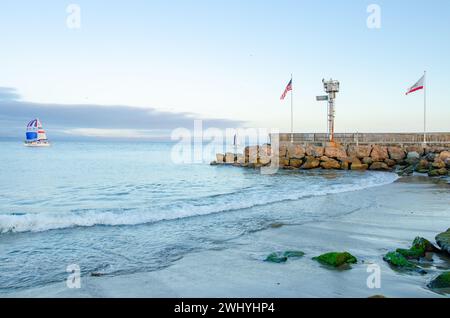 Santa Barbara Harbor, Sandspit breakwater, Coastal scenery, Oceanfront ...
