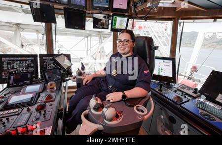 The Royal Navy's new minehunting "mothership", RFA Stirling Castle ...