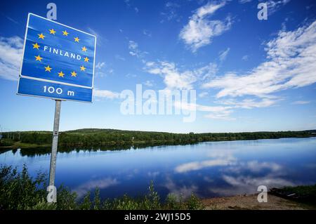 Finland Border Road sign Stock Photo - Alamy