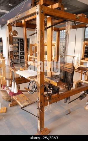 vintage old loom sewing weaving machine close up Stock Photo - Alamy