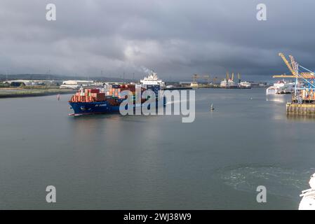 Container ship BG Diamond leaving Belfast Port Stock Photo - Alamy