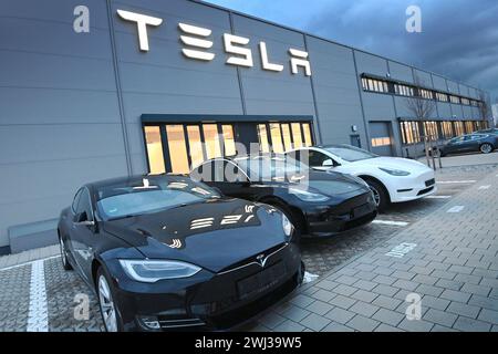 Tesla Motors Autohaus in Parsdoref bei Muenchen. Autohaus,E-Autos ...