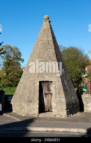 Village lock-ups. Wheatley, Oxfordshire, built in 1834 in the shape of ...