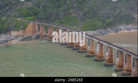 Railway bridge over the Crocodile River - Kaaimans River on the Indian ...