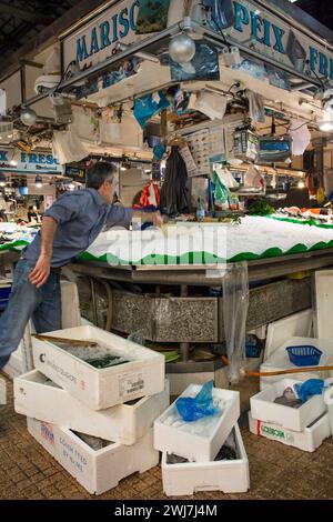 Fishmonger arranging his stall before opening in the old Abaceria ...