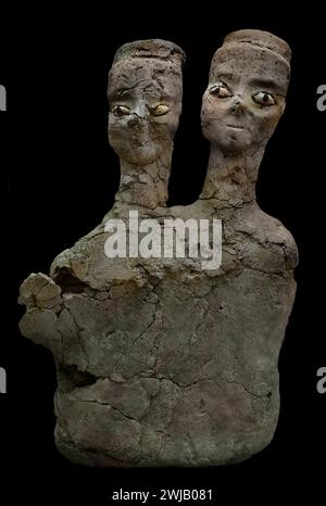 Head statue - Plaster Statues 7700-7500 BC Ain Ghazal Neolithic Jordan ...