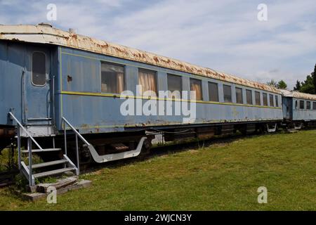 Vintage greek railway carriage lying derelict at Thessaloniki Railway ...