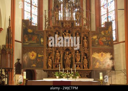 Folding altar and high altar with figures, painting and organ positive ...