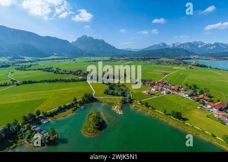 Sommer am Forggensee im Ostallgäu bei Schwangau-Brunnen Ausblick auf ...