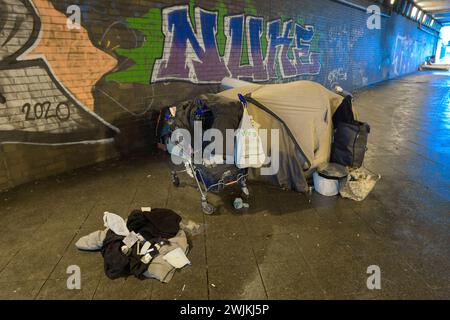 Obdachlose unter der Brücke am Stuttgarter Platz, Lewishamstraße ...