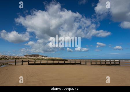Sunny day on the Endless Beaches in Rhyl, Wales Stock Photo - Alamy