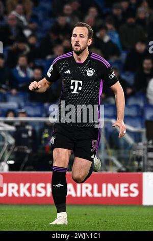 Harry Kane of FC Bayern Munchen looks on during the UEFA Champions ...