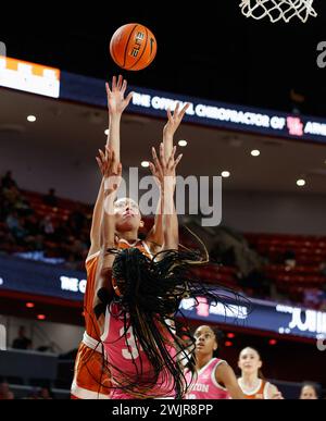 Texas guard Ndjakalenga Mwenentanda and forward Kyla Oldacre (00 ...