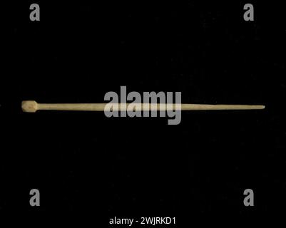 Hair pin. Gallo-Roman. Bone. Paris, Carnavalet museum. Schematic ...