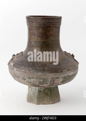 Vase Hu ". Terracotta with Green lead glaze. China, Han dynasty (206 BC ...