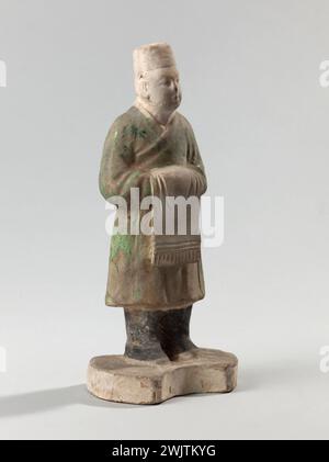 Male character mingqi. Terracotta and traces of polychromy. Paris ...