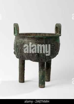 Vase LIDING ". Bronze. China, Shang Dynasty. Paris, Cernuschi Museum ...