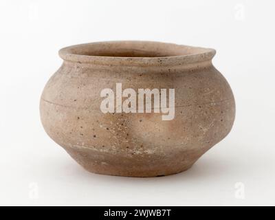 Globular pot with small flared collar ". Terracotta. Vietnam-Xe-Xive s ...