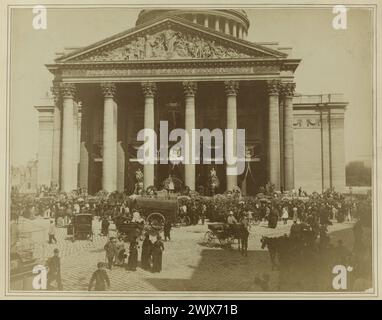 Funeral of Victor Hugo, crowns of flowers under the colonnades of the ...