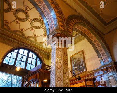 Interior of Doctor Duncan's public house in Liverpool Stock Photo - Alamy