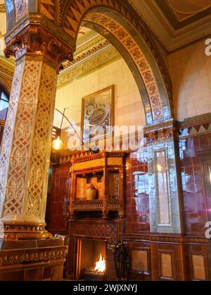 Interior of Doctor Duncan's public house in Liverpool Stock Photo - Alamy