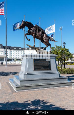 Staff Sergeant Reckless sculpture in the courtyard of the World ...