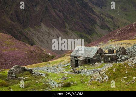 Dubs Hut bothy above Warnscale Head in the Buttermere Valley Stock ...