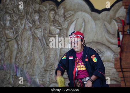 The performer pecut samandiman with batik cloth. The art of the ...