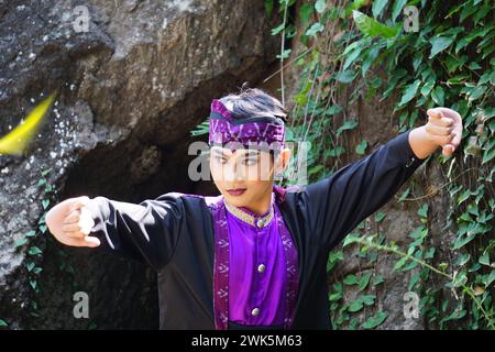 The performer pecut samandiman with batik cloth. The art of the ...