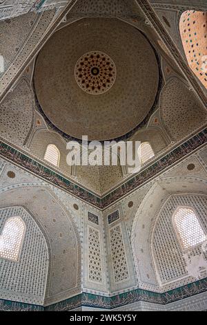 Ornate interior of one of the lateral chapels in Bibi Khanym mosque ...