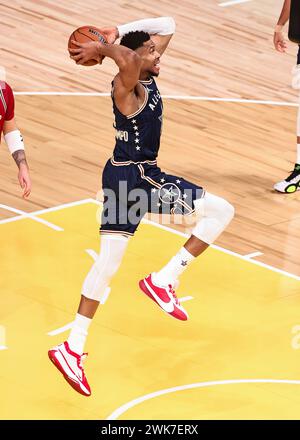 Giannis Antetokounmpo of the Milwaukee Bucks dunks during the first ...