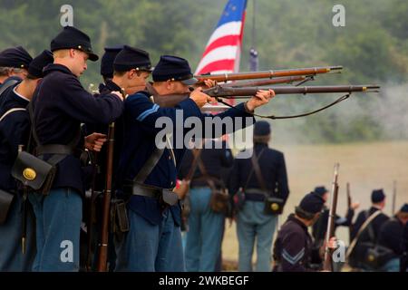 Union soldiers during battle re-enactment, Civil War Reenactment ...