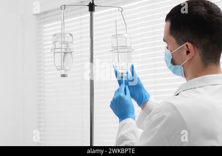 Doctor setting up IV drip in hospital Stock Photo - Alamy